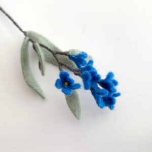 Vergeet-me-nietje, een liefdevolle bloempje van de Viltbloemist!